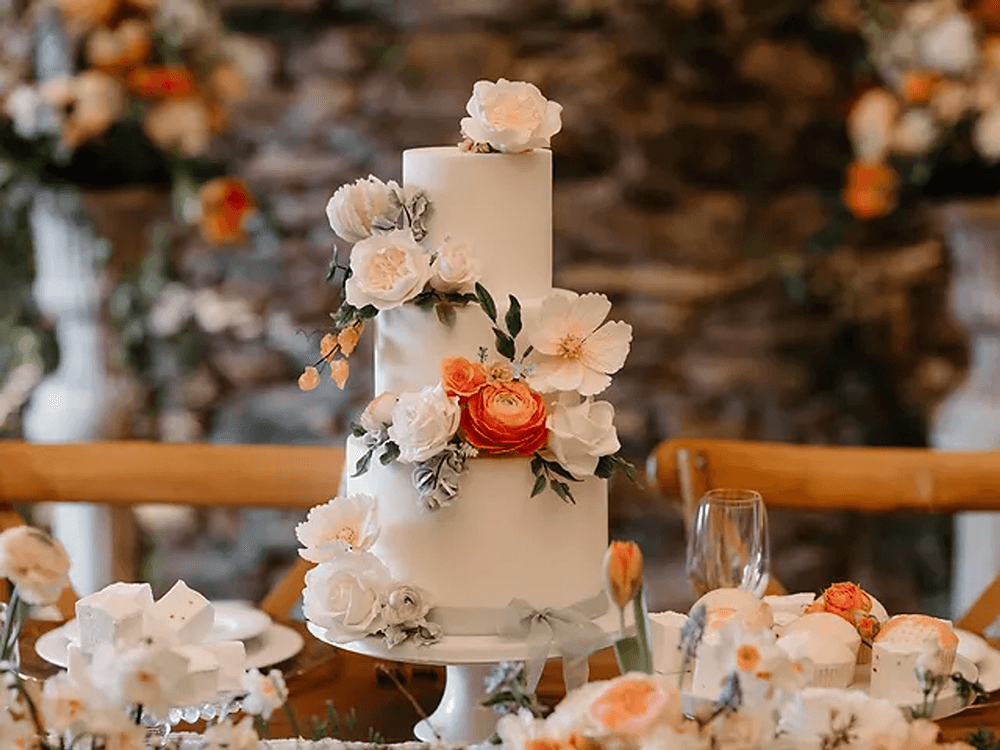 Dress Up Your Cake Stand For Wedding Reception – Nuptio